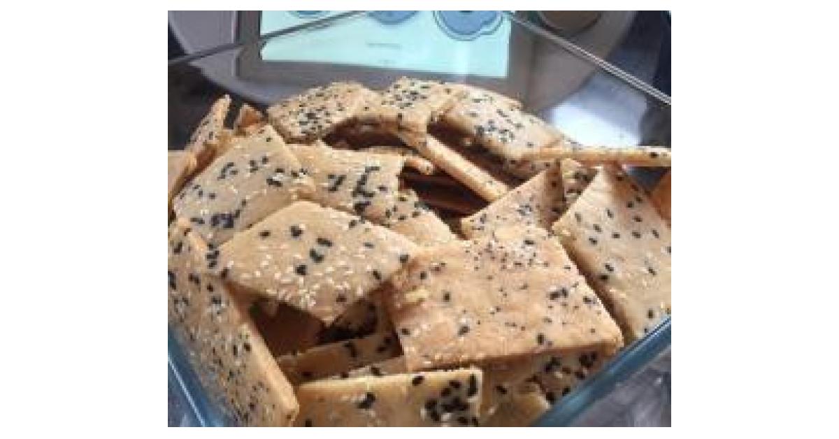 Janine's Plain Rice Crackers - Thermie and Friends by Janine Smith. A ...